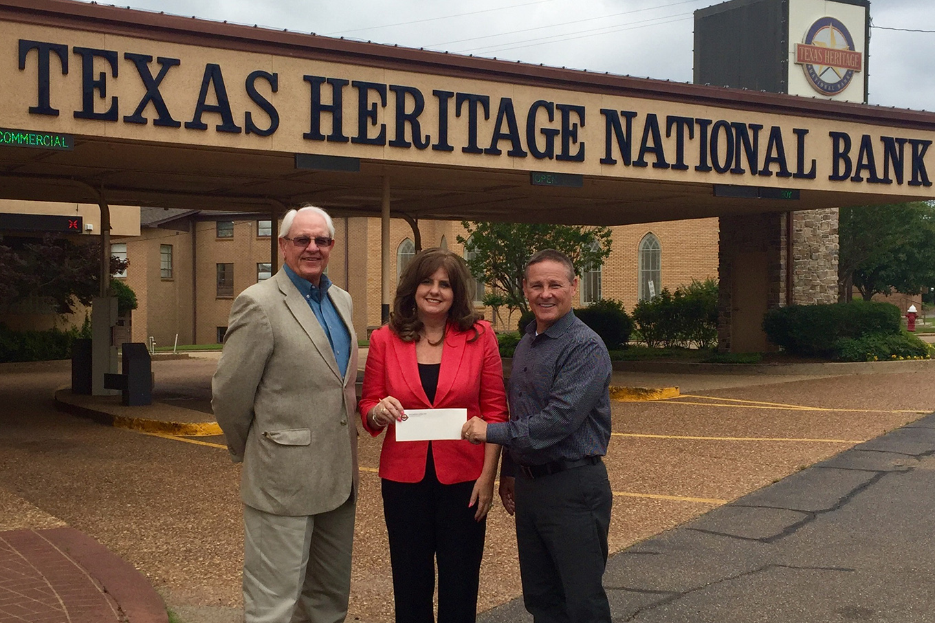 Texas Heritage National Bank gives NTCC Honors scholarship | Northeast ...